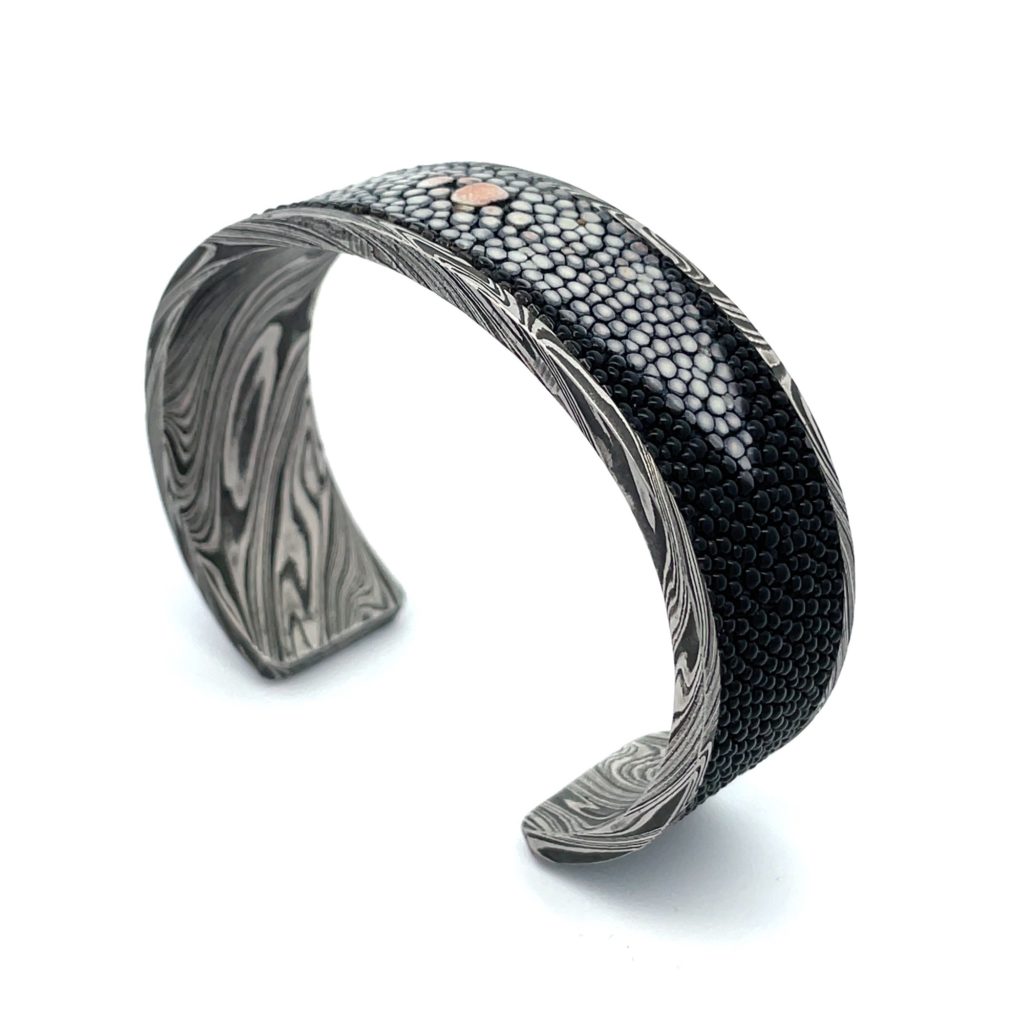 Damascus Cuff with Inlay - Stingray (Center Skin)